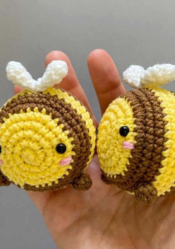 Crochet Bee Keychain Amigurumi PDF Pattern - Lovelycraft