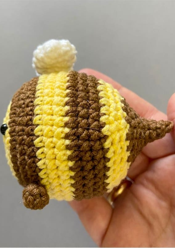 Crochet Bee Keychain Amigurumi PDF Pattern - Lovelycraft